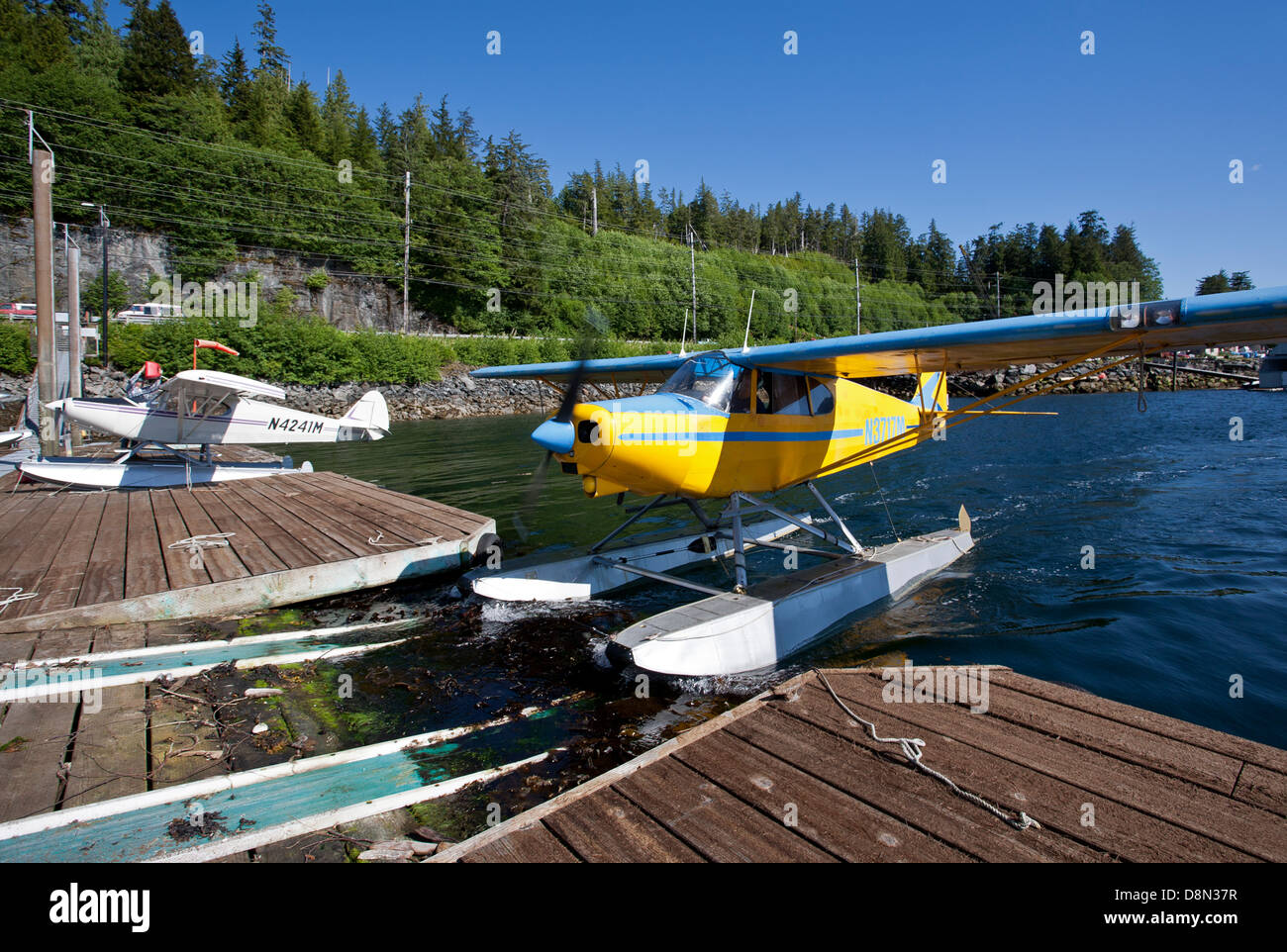 Docking the floatplane hi-res stock photography and images - Alamy