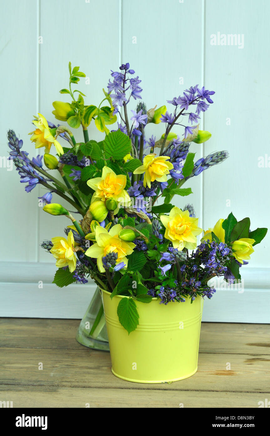 An arrangement of spring flowers in blue and yellow Stock Photo - Alamy