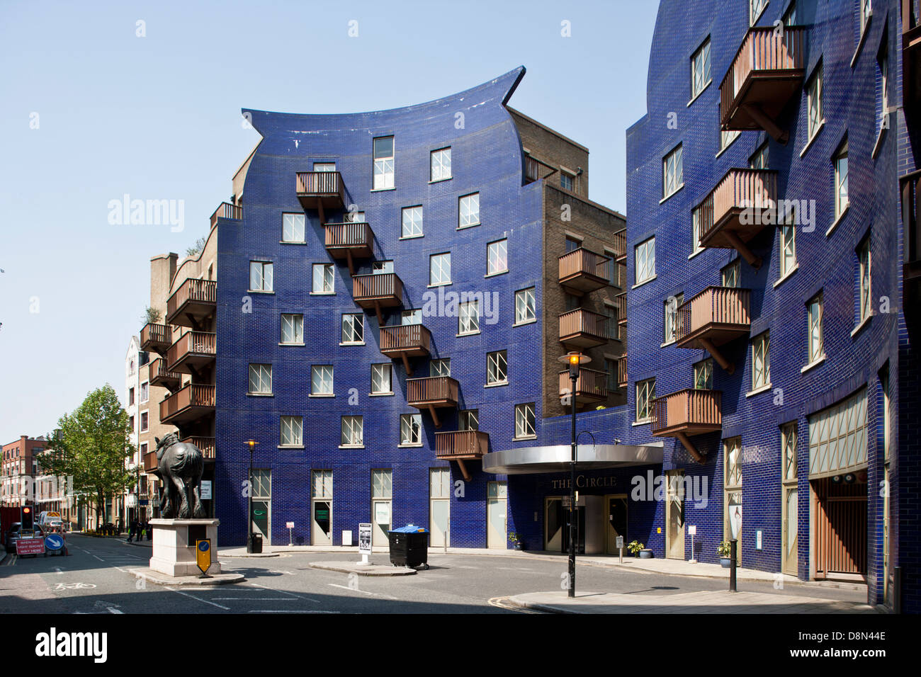 The Circle Queen Elizabeth Street London SE1 Stock Photo - Alamy