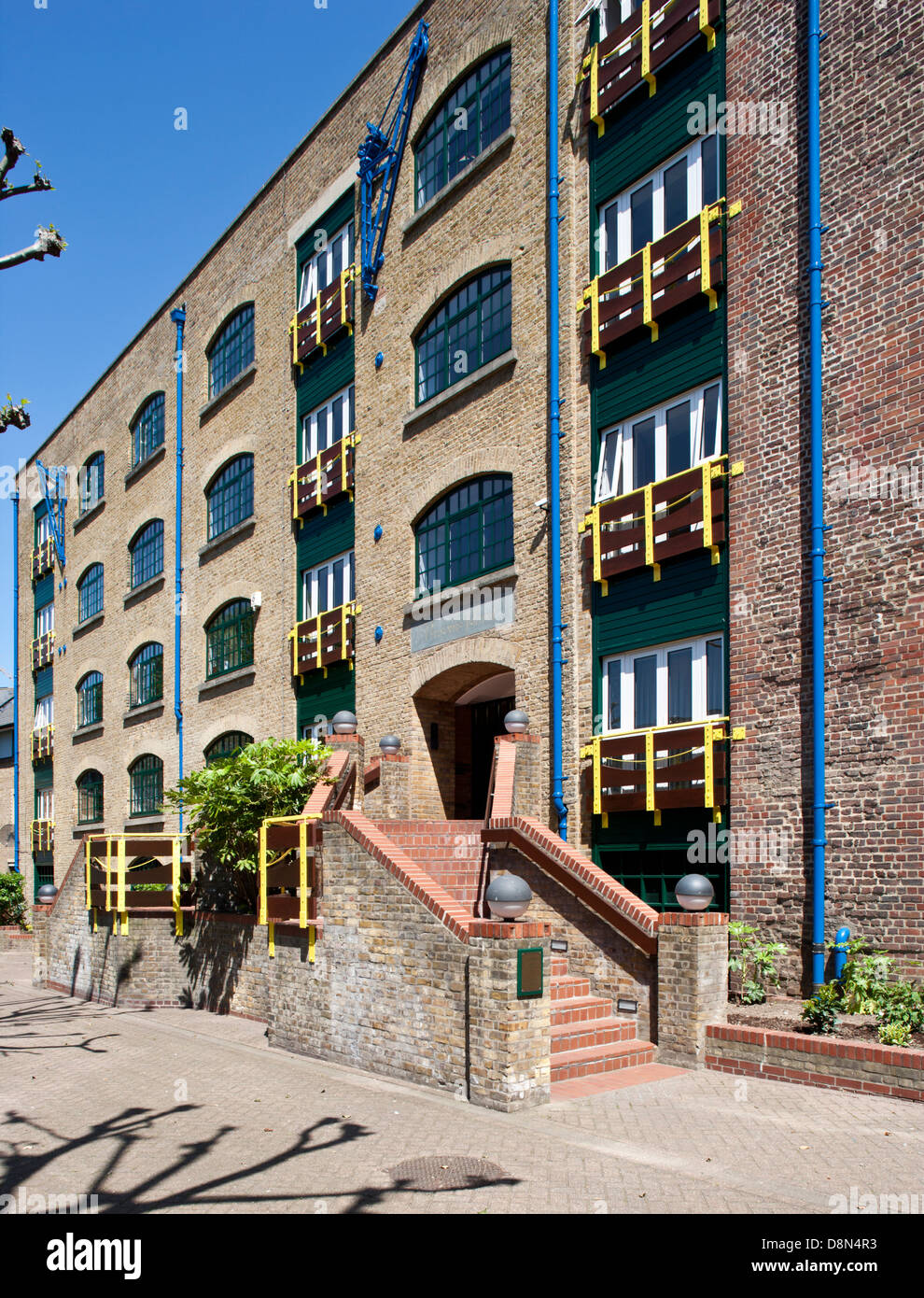 Converted flats high street hi-res stock photography and images - Alamy