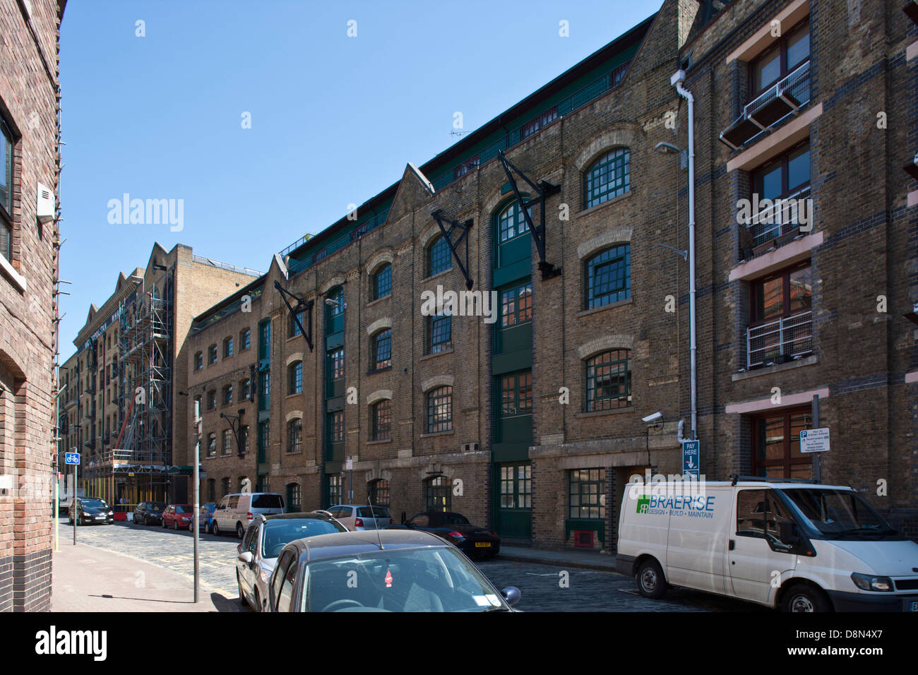 Wapping wall hi-res stock photography and images - Alamy