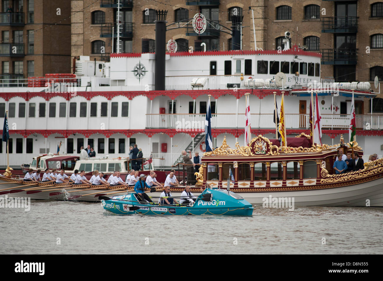 Row boat downstream uk hi-res stock photography and images - Alamy