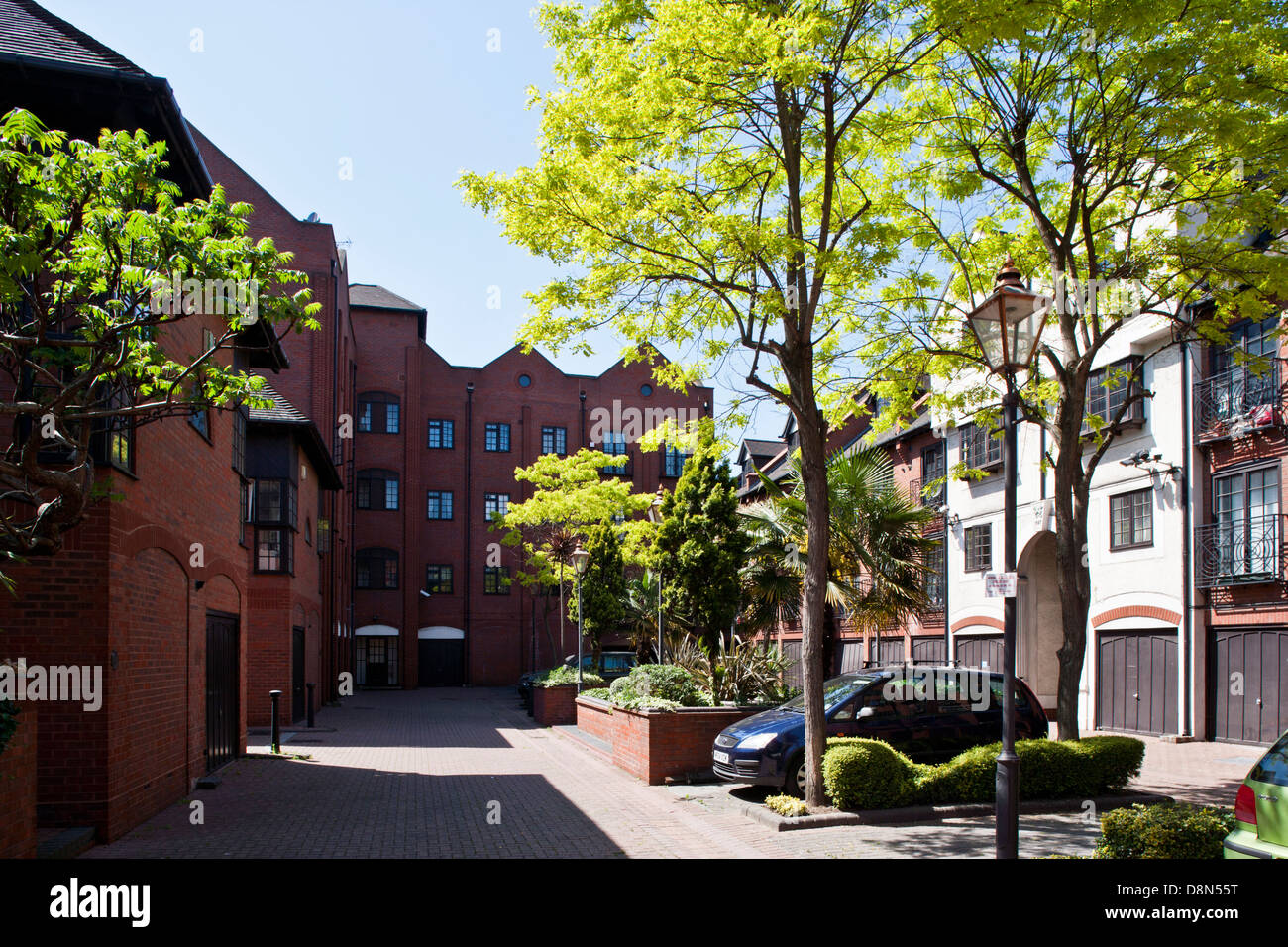 Narrow street london hi-res stock photography and images - Alamy
