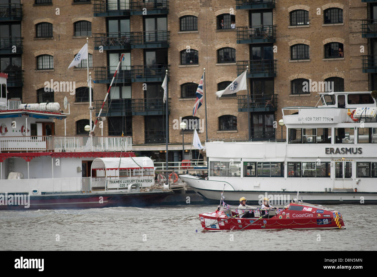 Row boat downstream uk hi-res stock photography and images - Alamy
