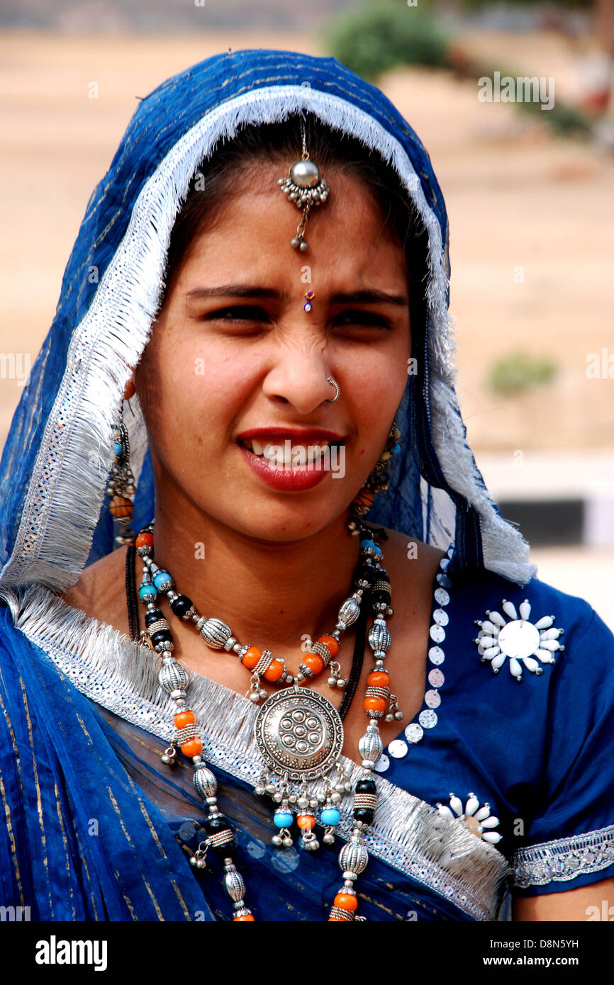Gujarat woman woman hi-res stock photography and images - Alamy