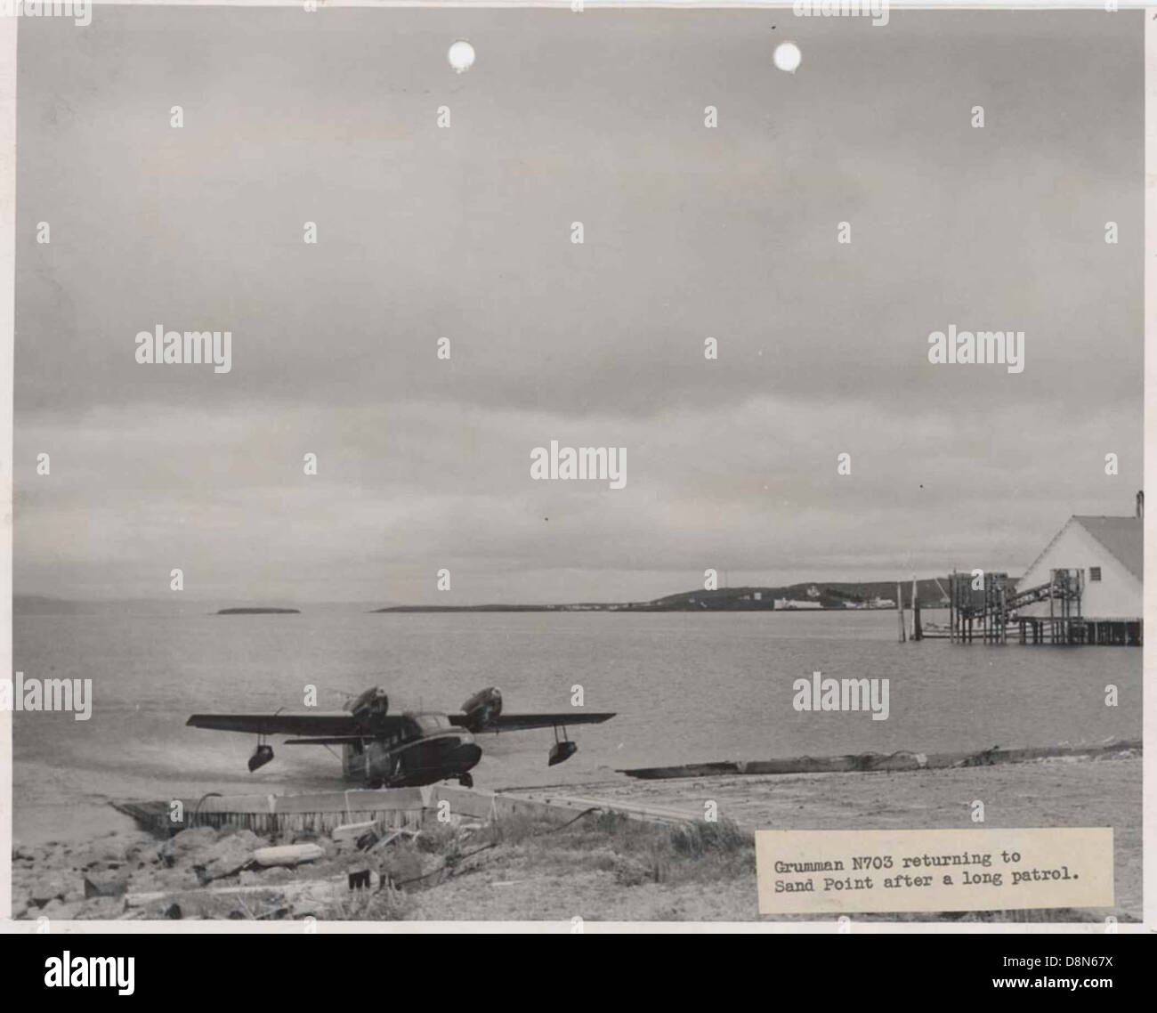 An aircraft waterplane returns to a sand point after completing a ...