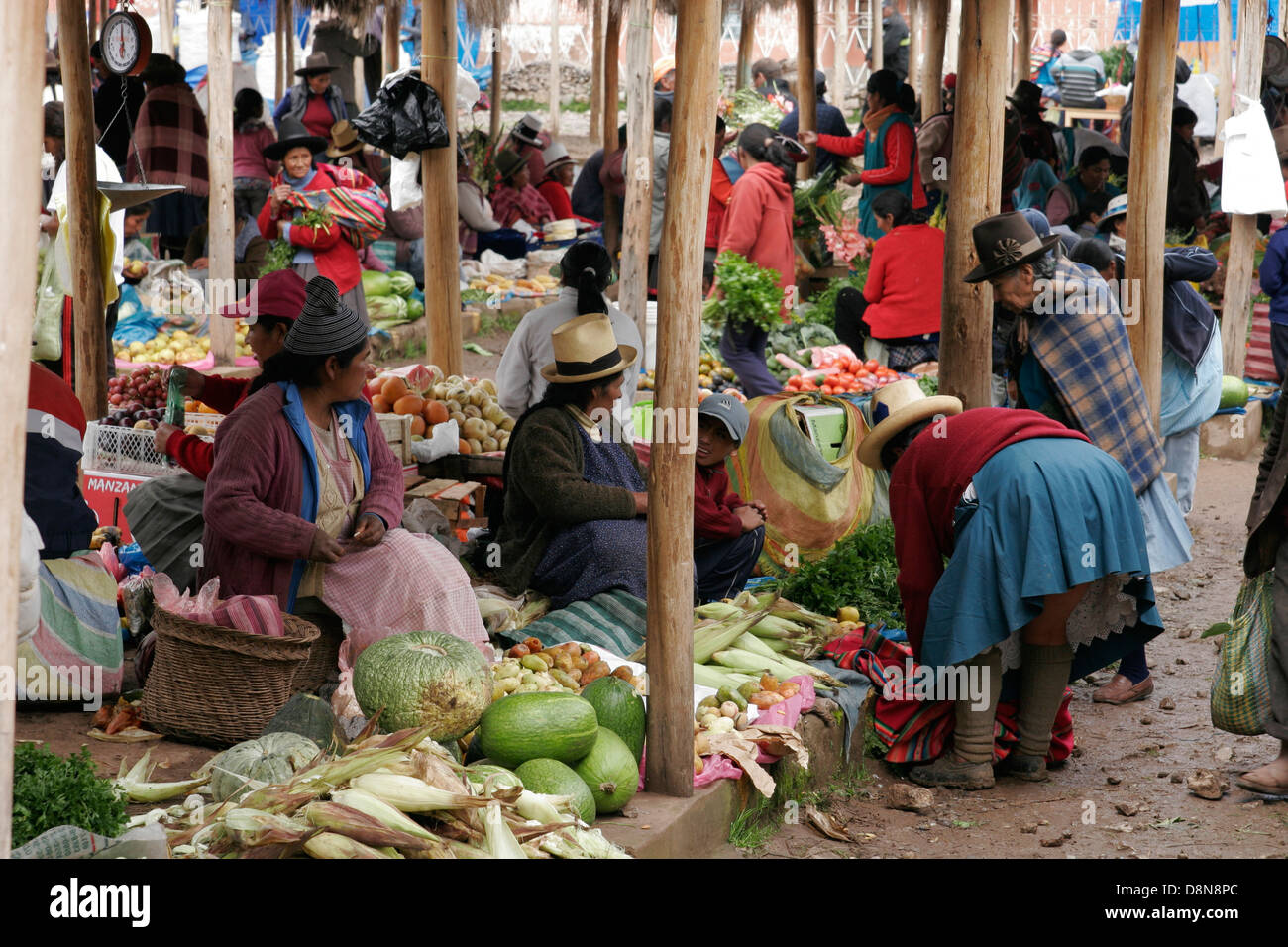 Quechua women hi-res stock photography and images - Alamy