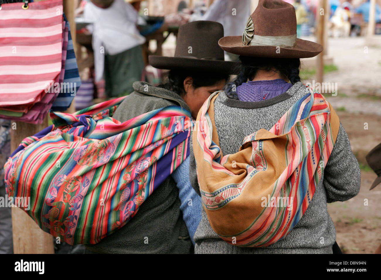 Quechua women on traditional indigenous Sunday market in Chinchero near ...