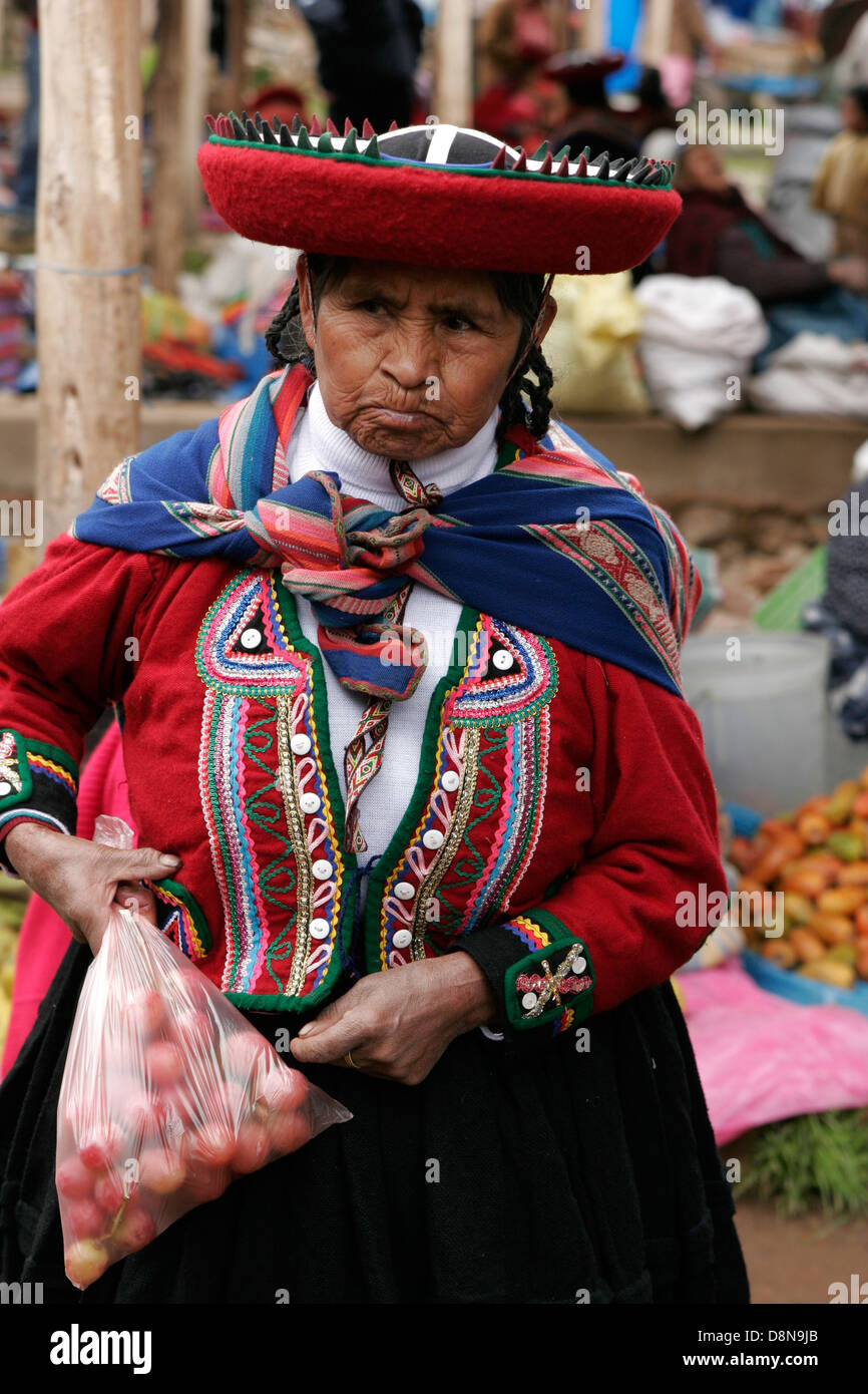 Quechua woman dressed in traditional round hat on indigenous Sunday ...