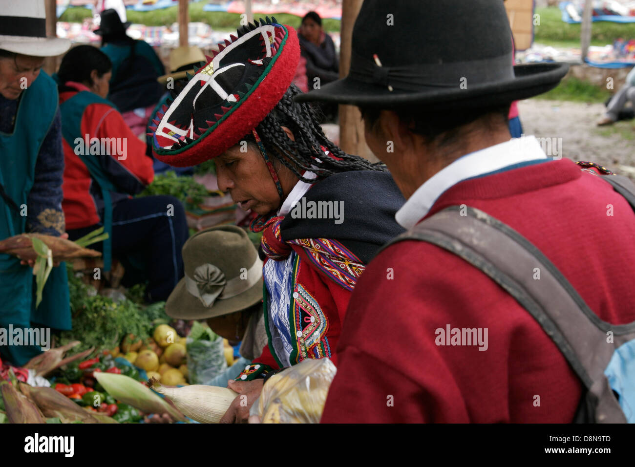 Indian couple dressed in traditional hi-res stock photography and ...