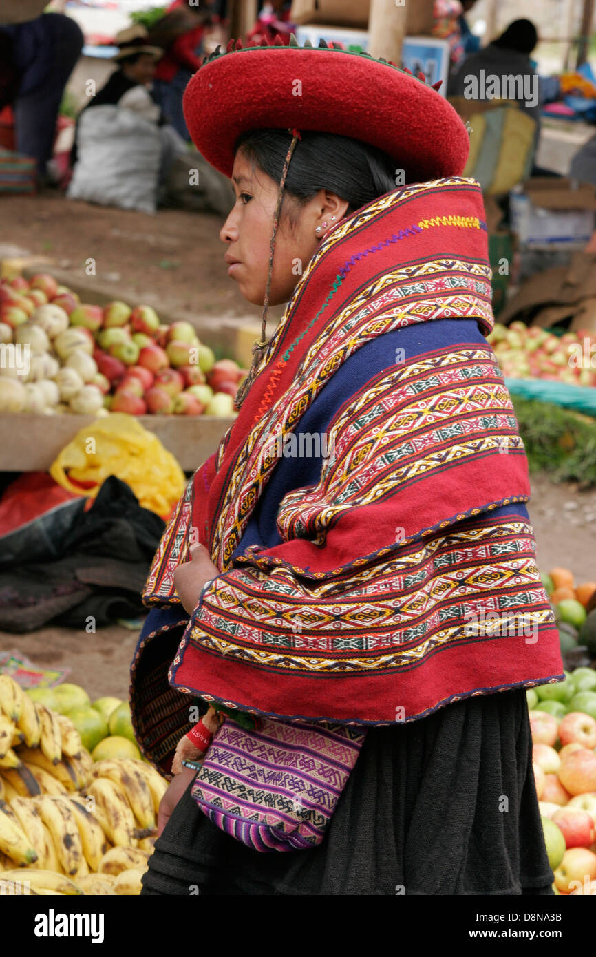Quechua woman on traditional indigenous Sunday market in Chinchero near ...