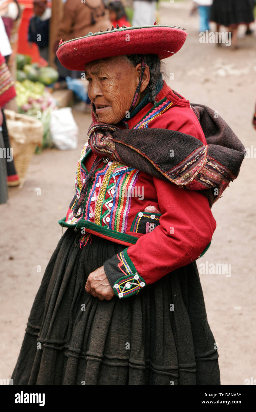 Old peruvian lady hi-res stock photography and images - Alamy