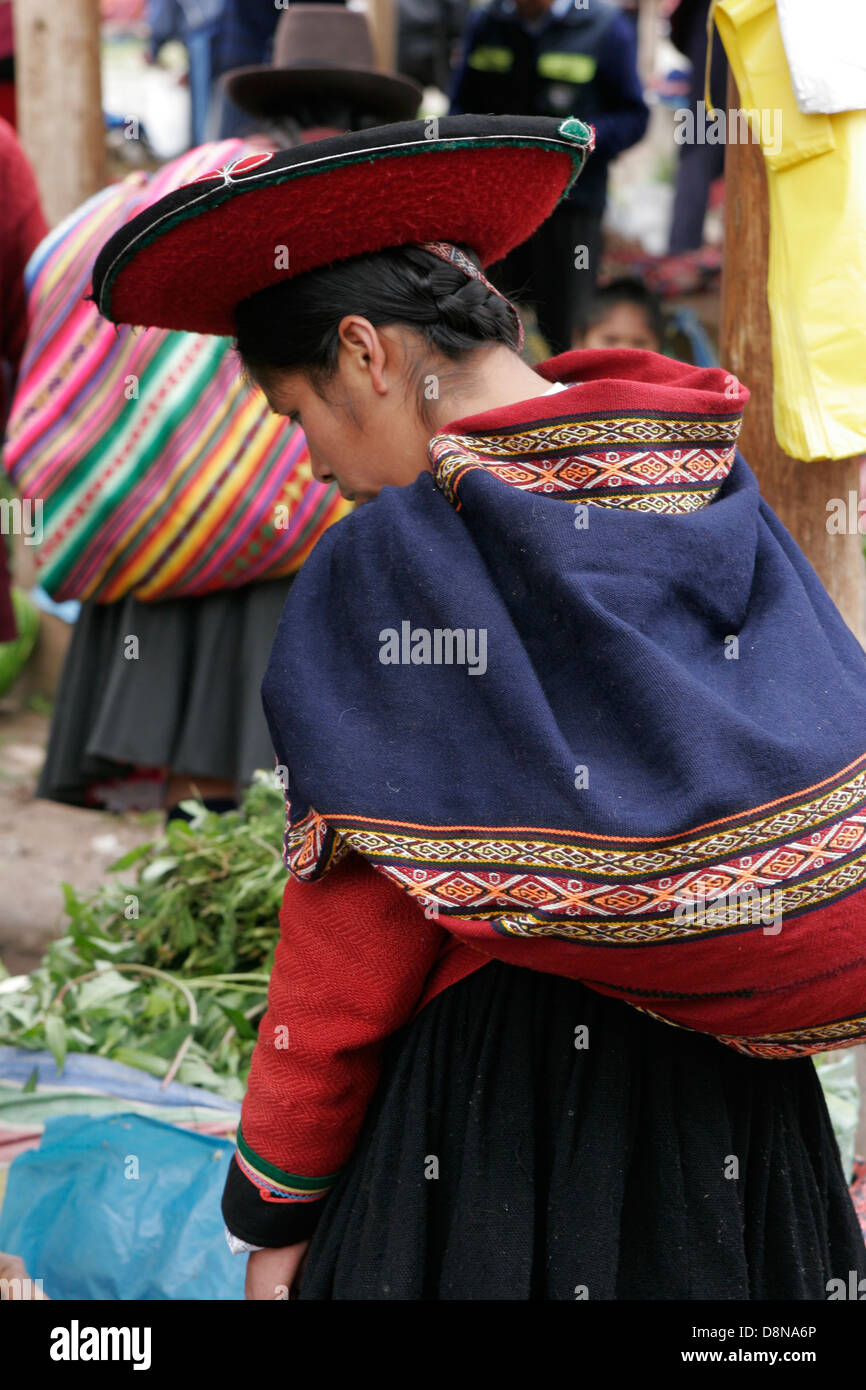 Quechua woman on traditional indigenous Sunday market in Chinchero near ...