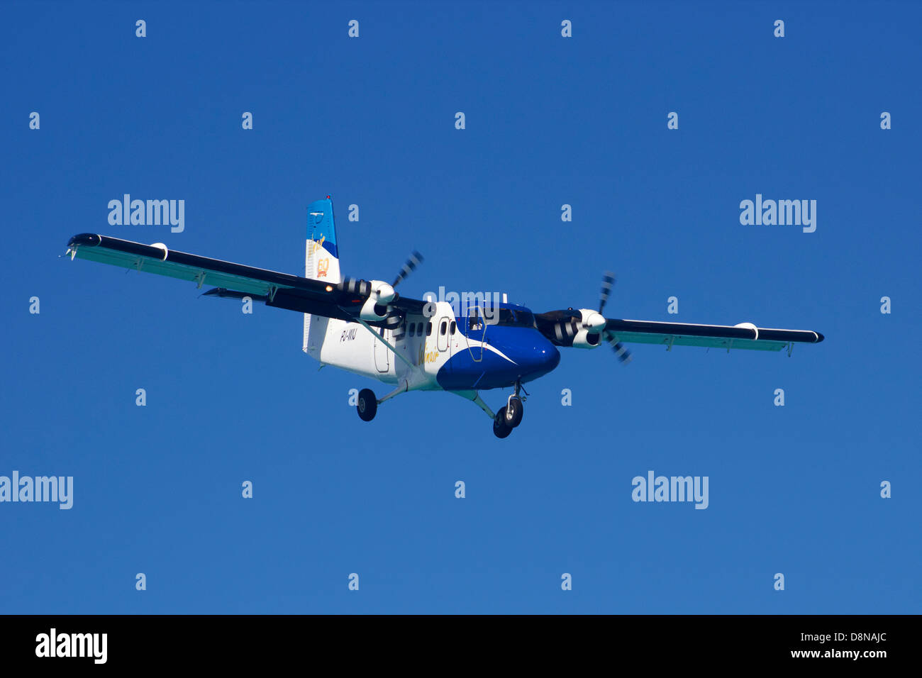 Commuter plane hi-res stock photography and images - Alamy