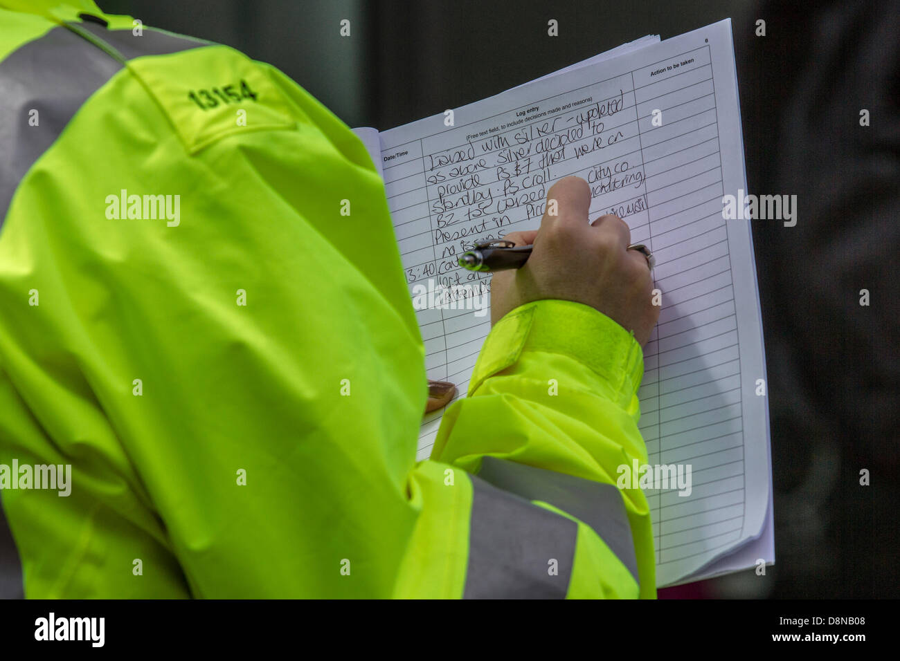 Female uk police officer notes hi-res stock photography and images - Alamy