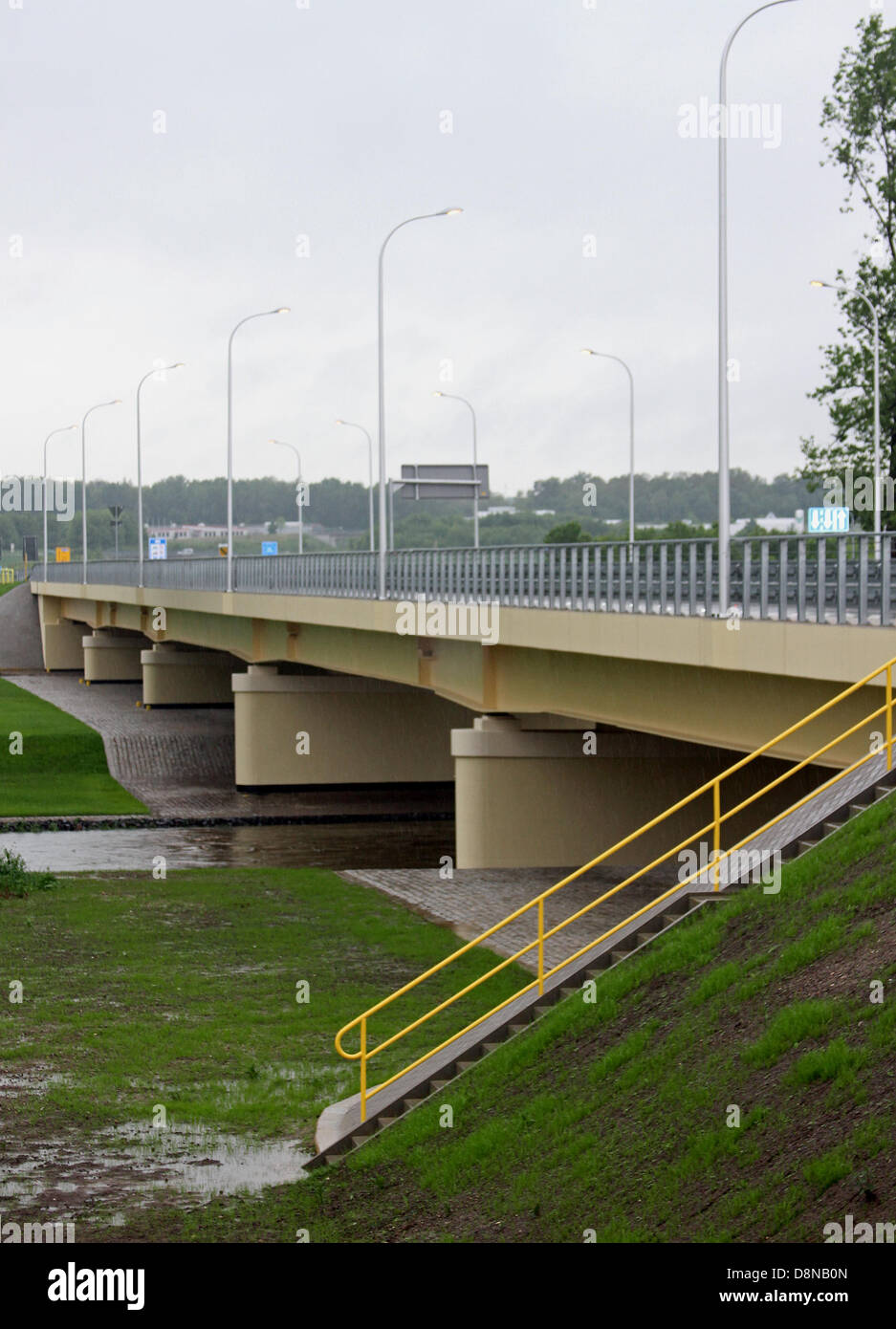 View of the new German-Polish frontier bridge on B 187 between Zittau ...