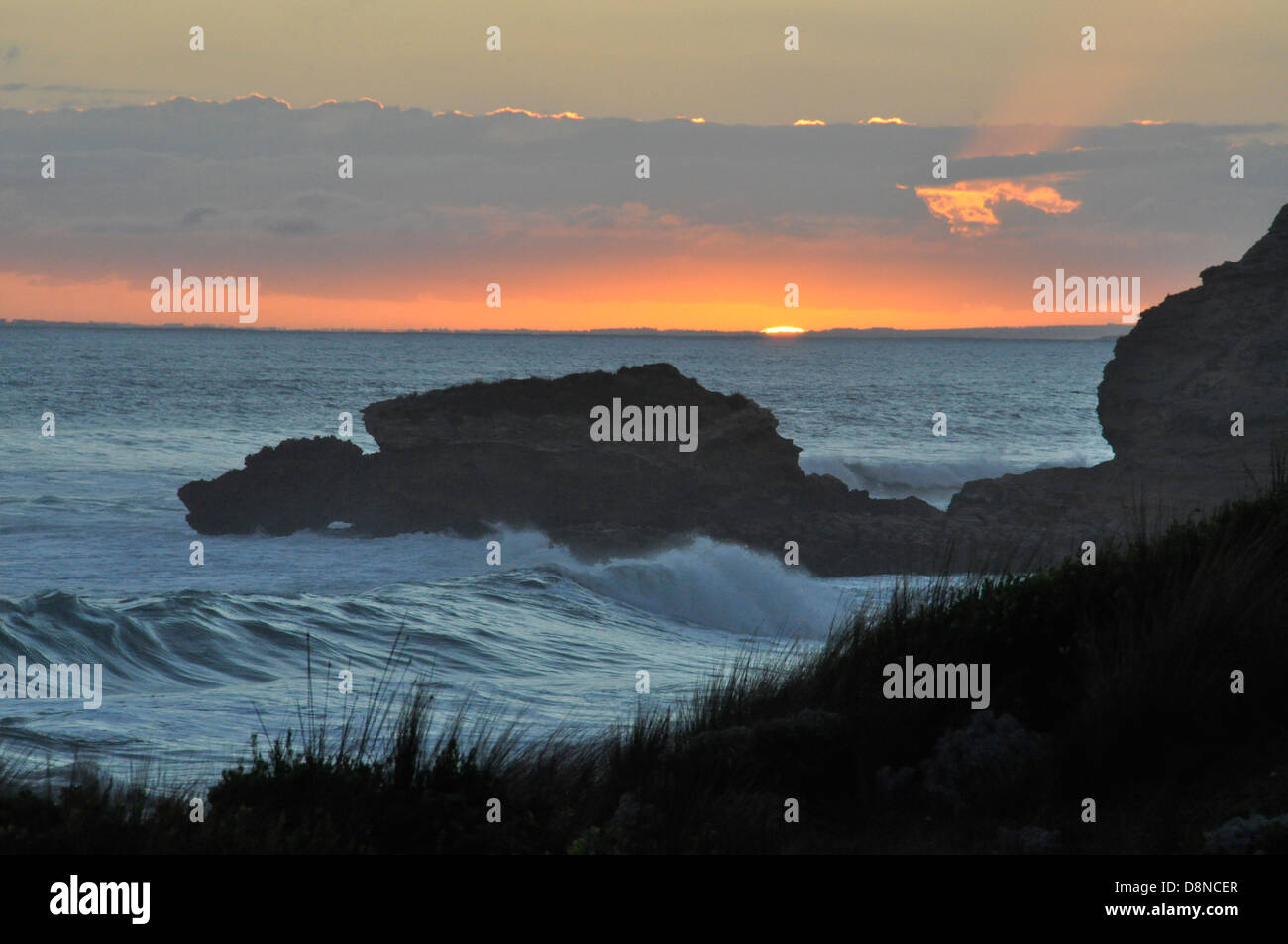 Grass and rocks at the ocean hi-res stock photography and images - Alamy