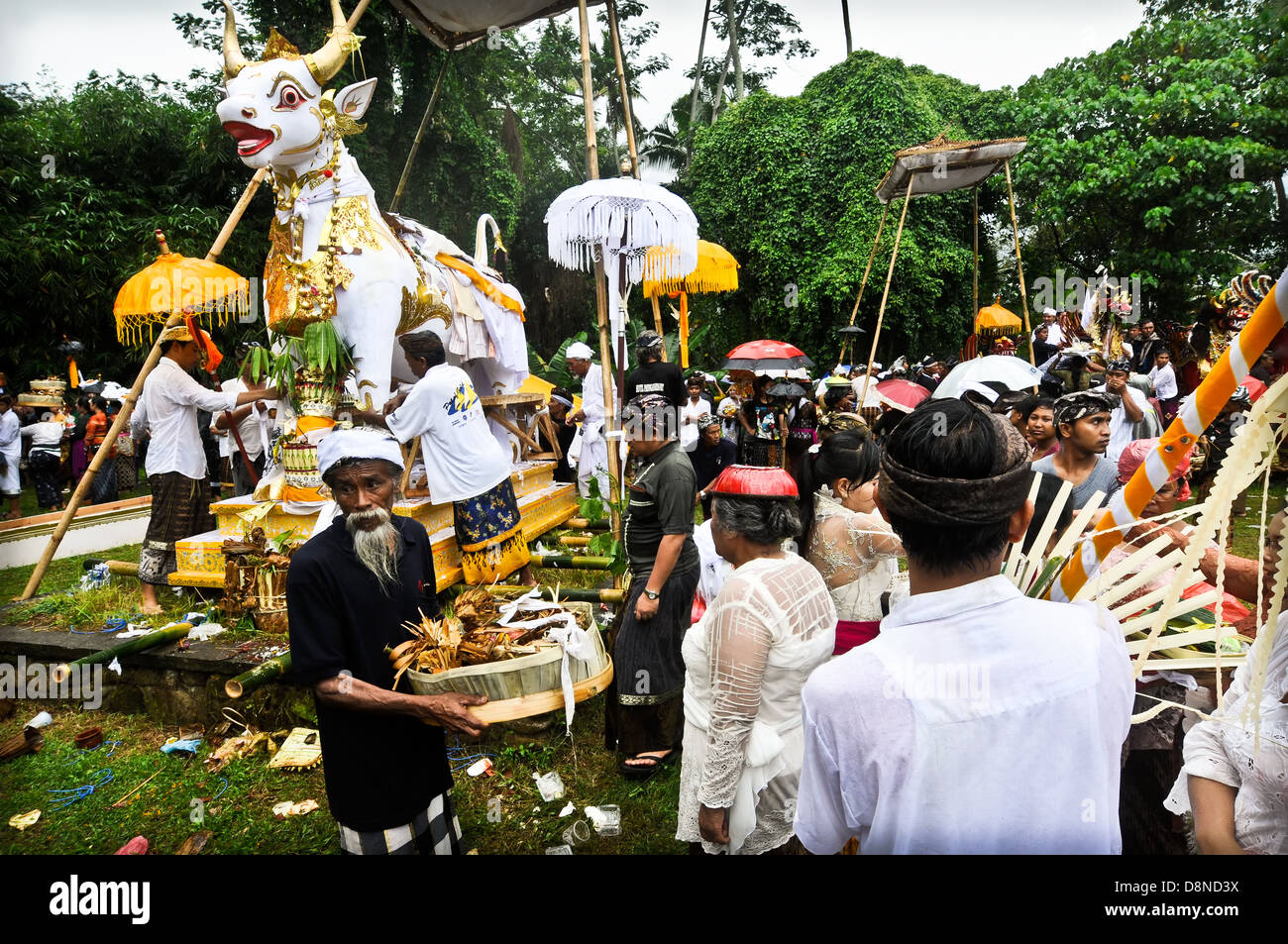 Hindu rituals on the Indonesian island of Bali Stock Photo - Alamy