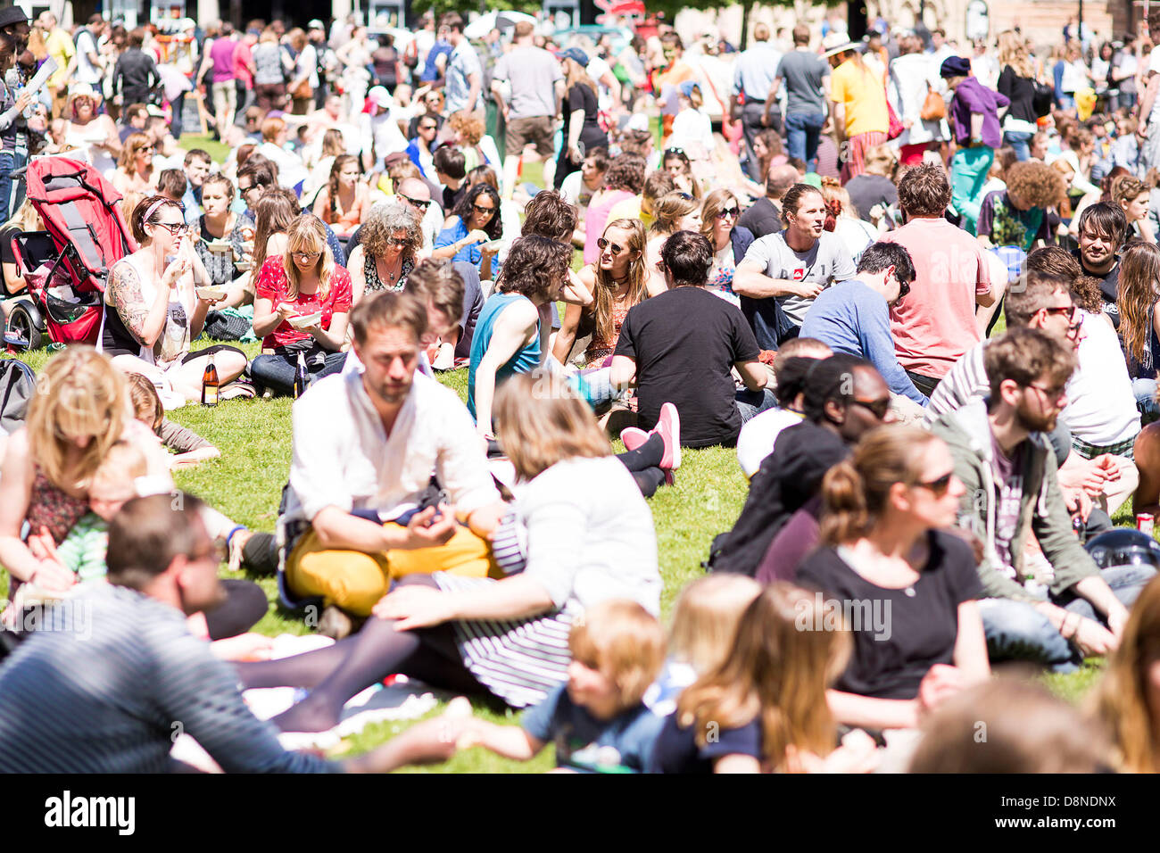 Feeding 5000 people hi-res stock photography and images - Alamy