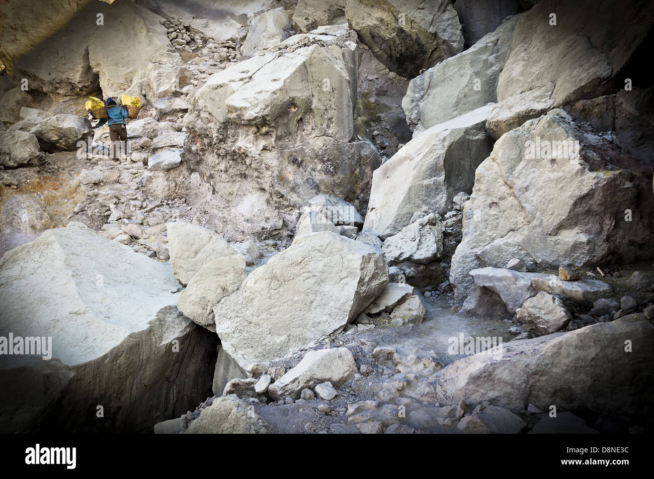 Sulfur mining on Kawah Ijen, in East Java, Indonesia Stock Photo - Alamy