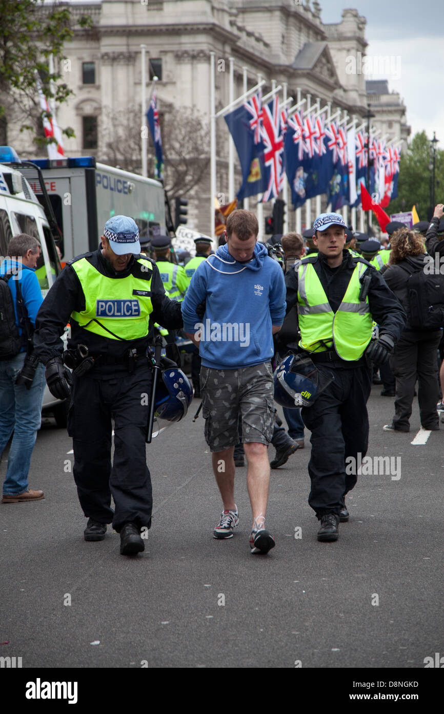 Police scuffles hi-res stock photography and images - Alamy