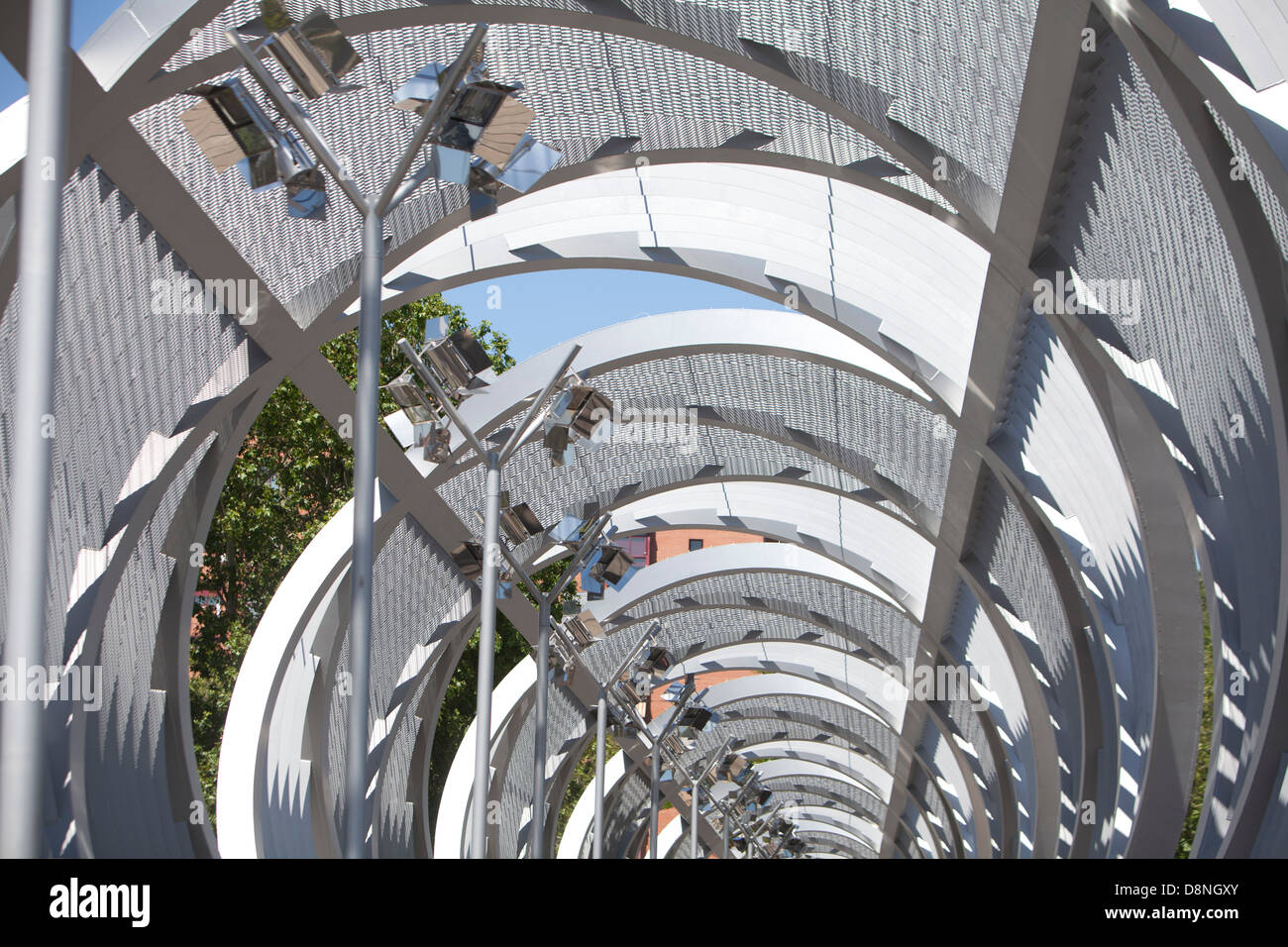 Modern metal structure hi-res stock photography and images - Alamy