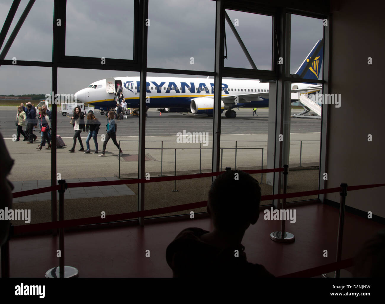 Plane queue hi-res stock photography and images - Alamy