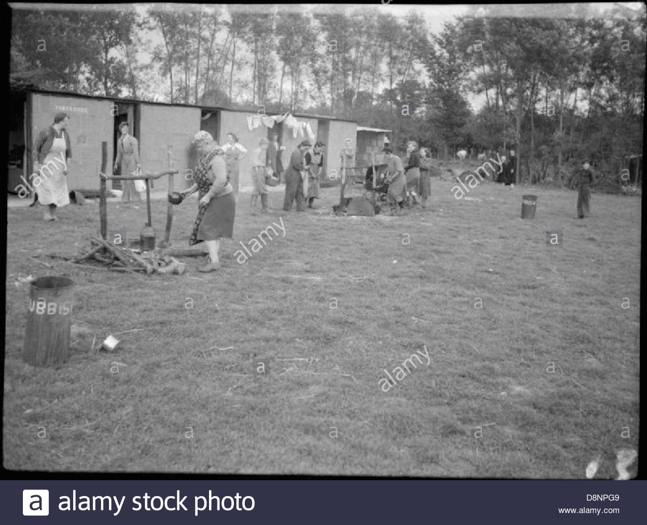 Hop Picking Kent England Hop Stock Photos & Hop Picking Kent England ...