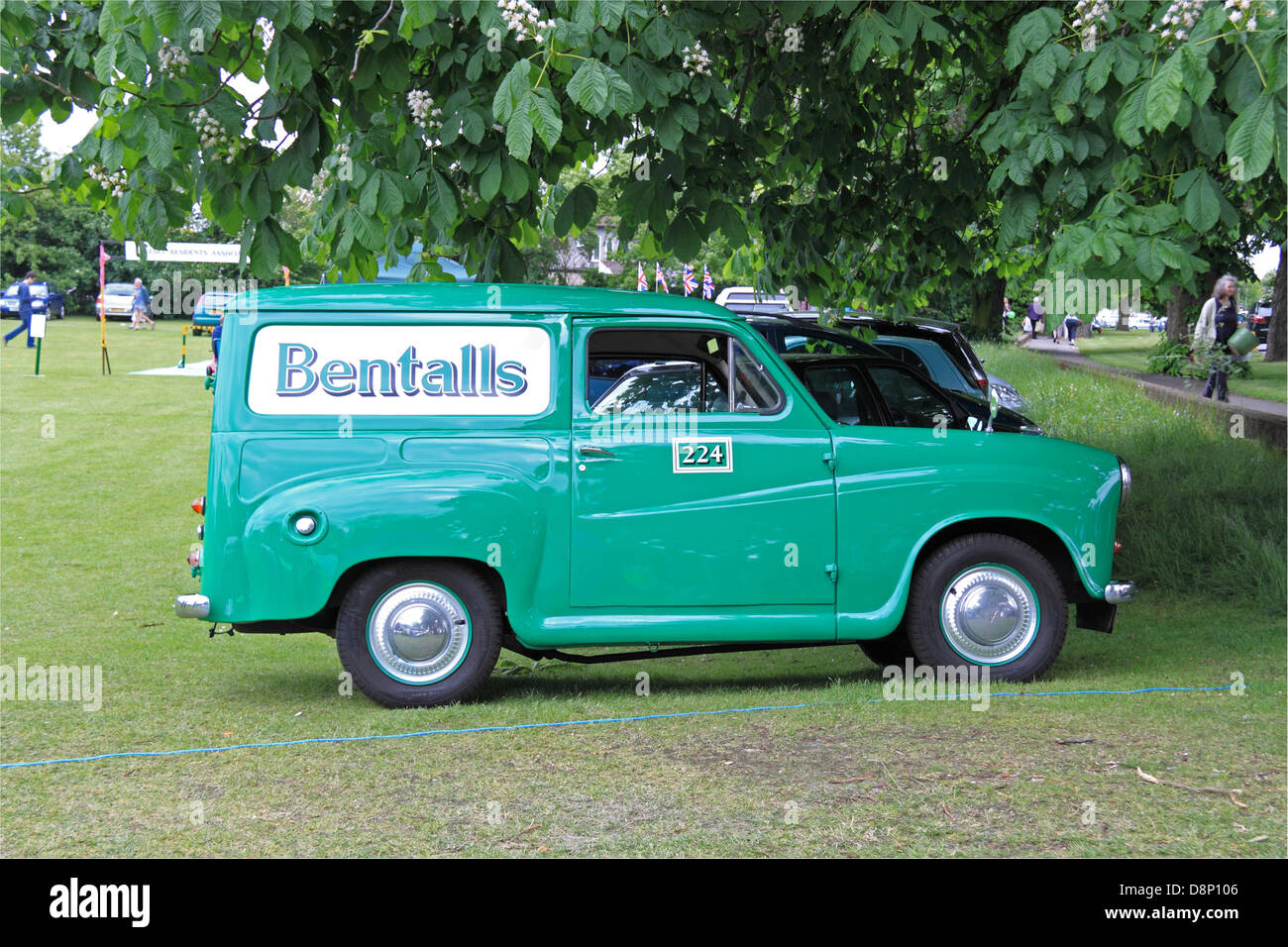 Molesey Carnival, Surrey, UK. Saturday 1st June 2013. Austin A35 van ...