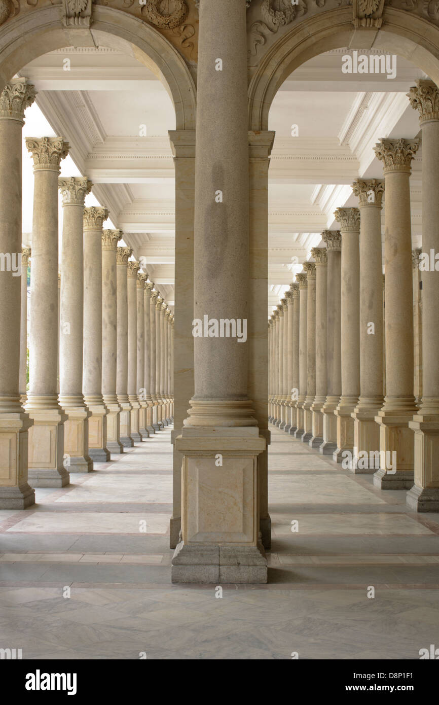 Colonnade colonnades column columns hi-res stock photography and images ...