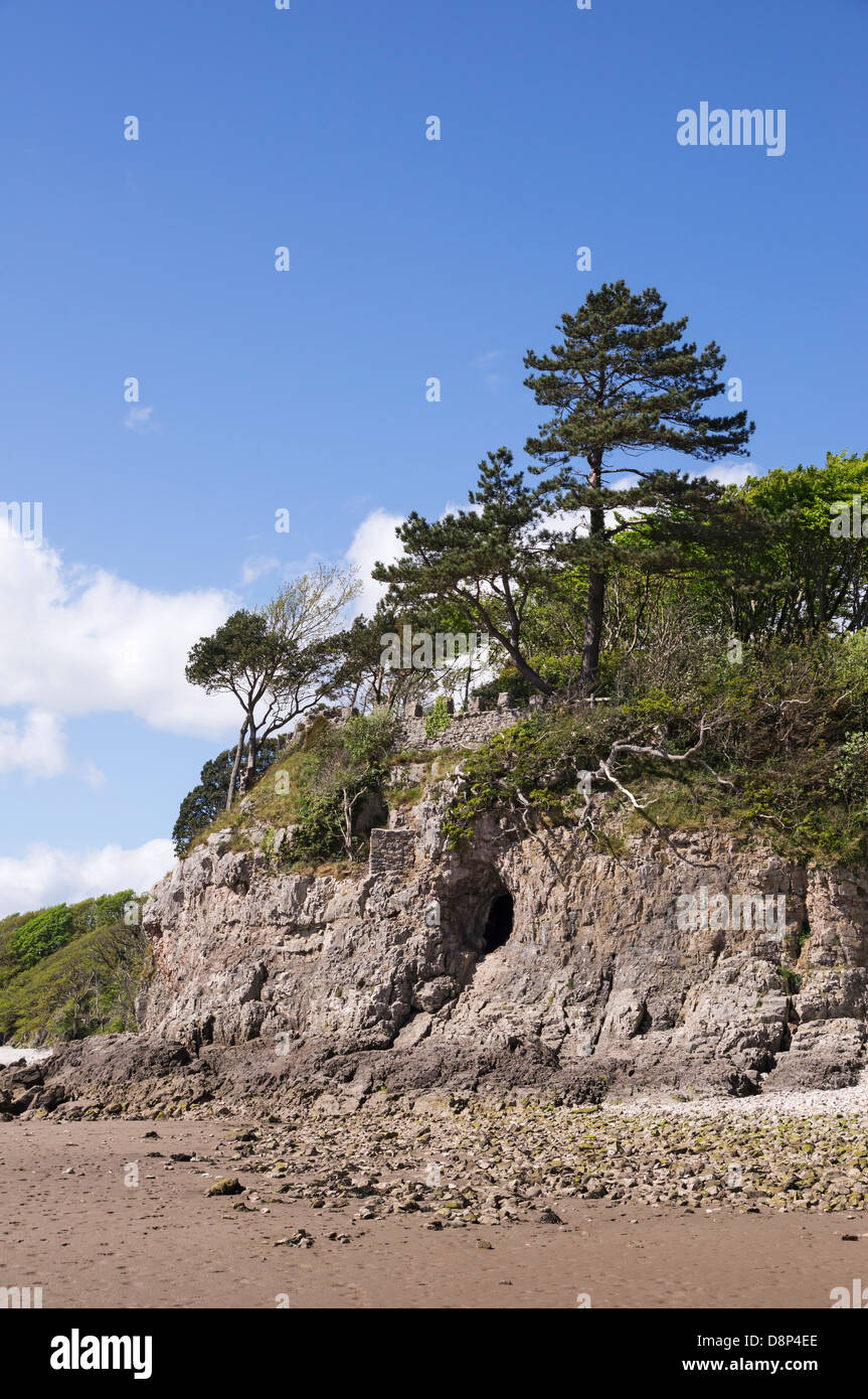 The coast at Silverdale, Lancashire. This is the north end or Morecambe ...