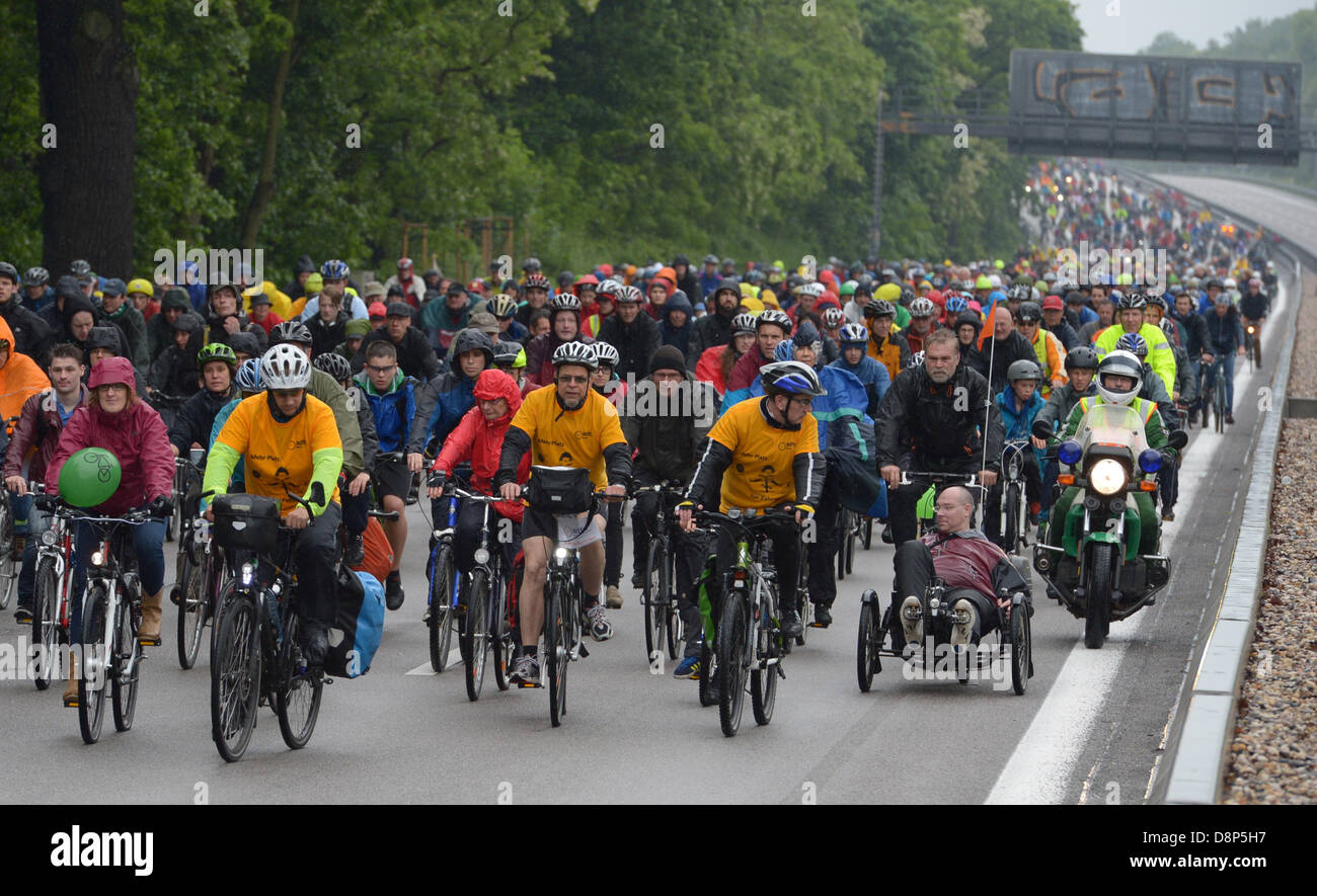 Thousands of bicycle riders take part in the ADAC bicycle rally in ...