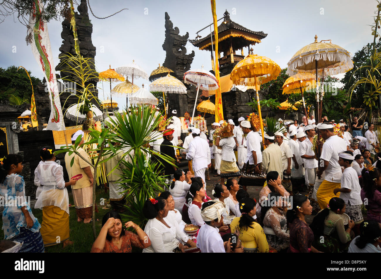 Hindu rituals on the Indonesian island of Bali Stock Photo - Alamy