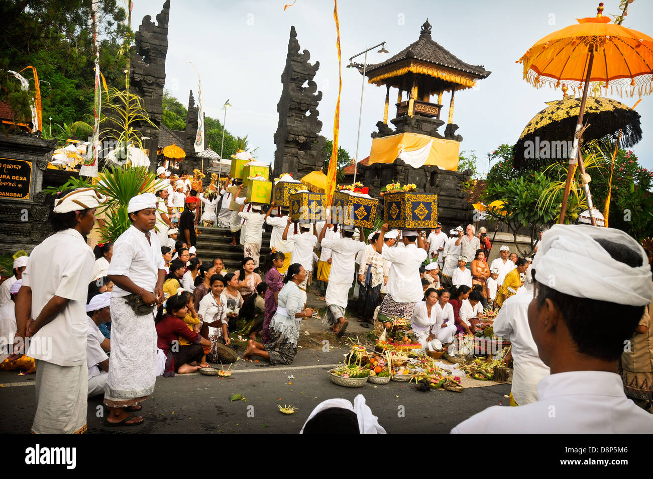 Hindu rituals on the Indonesian island of Bali Stock Photo - Alamy