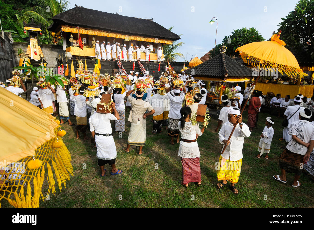 Hindu rituals on the Indonesian island of Bali Stock Photo - Alamy