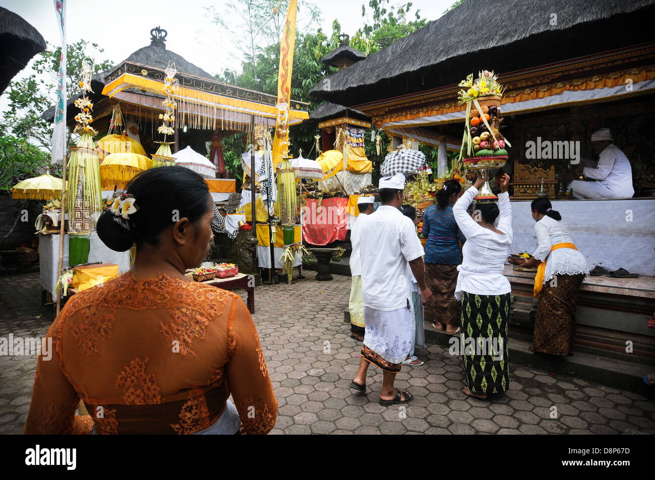 Hindu rituals on the Indonesian island of Bali Stock Photo - Alamy
