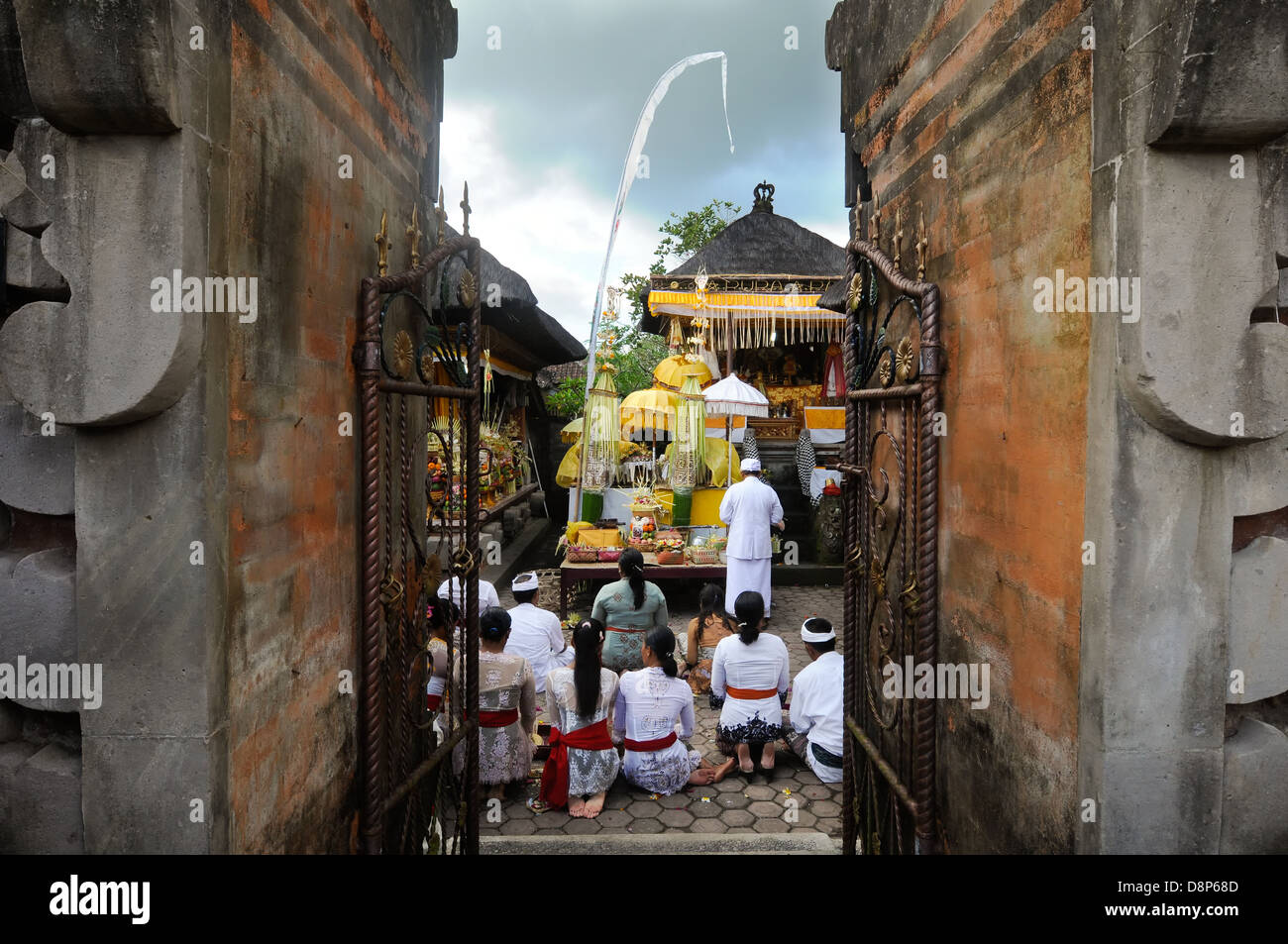Hindu rituals on the Indonesian island of Bali Stock Photo - Alamy