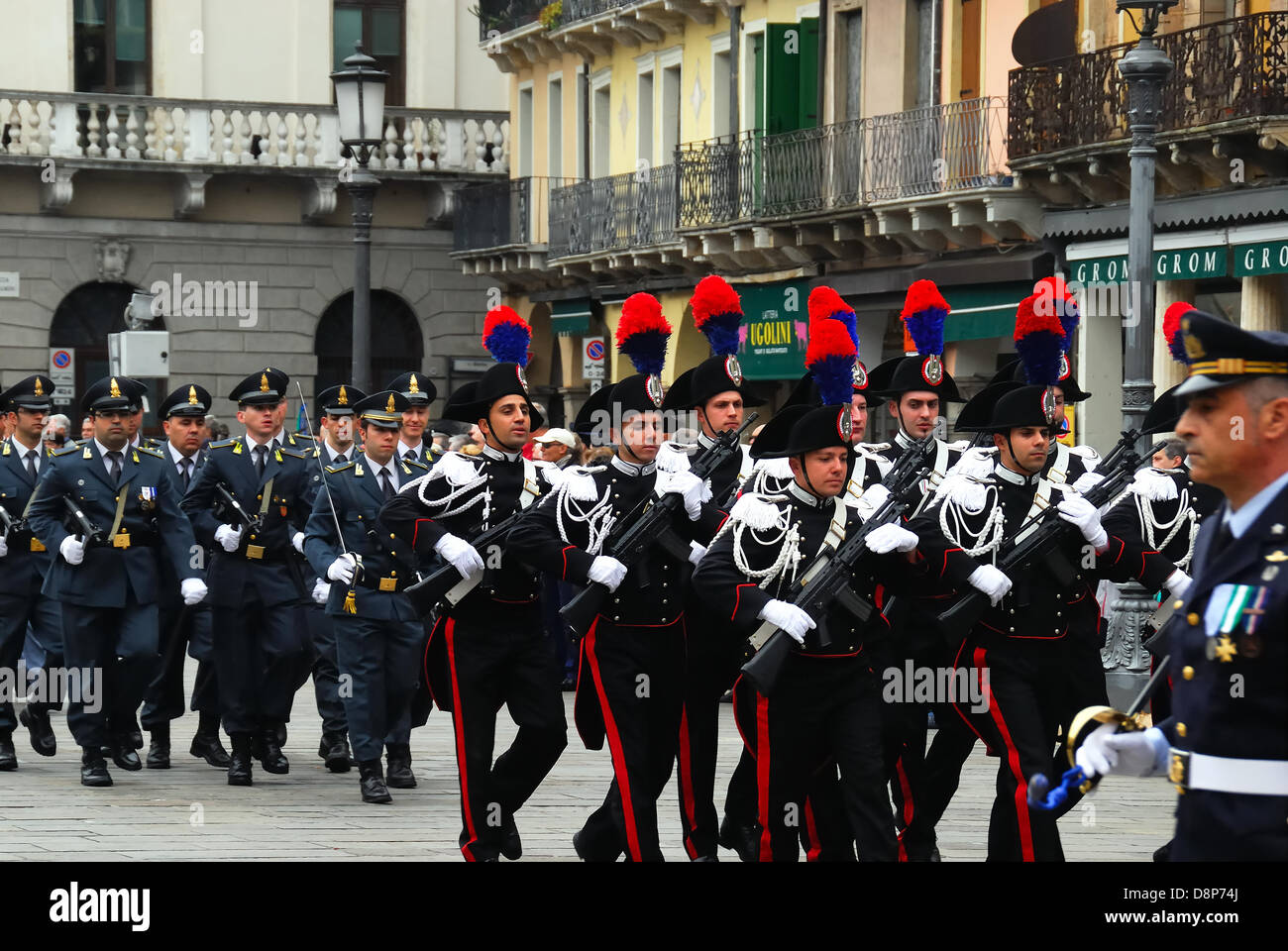 Italian army carabinieri hi-res stock photography and images - Alamy