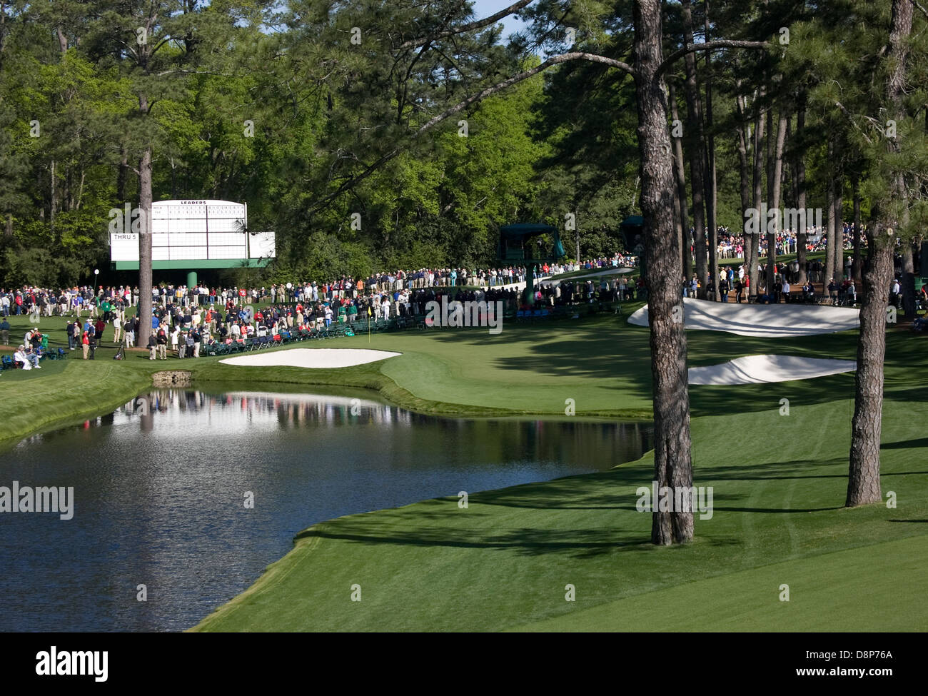 Golf-Par 3 over water Stock Photo - Alamy