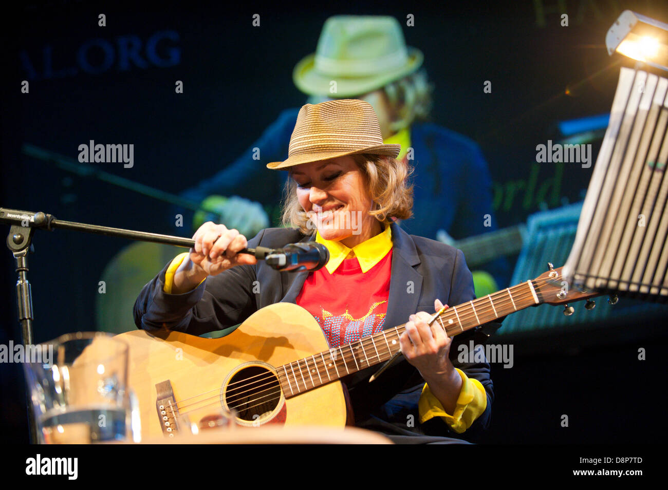 Songs and lullabies hi-res stock photography and images - Alamy