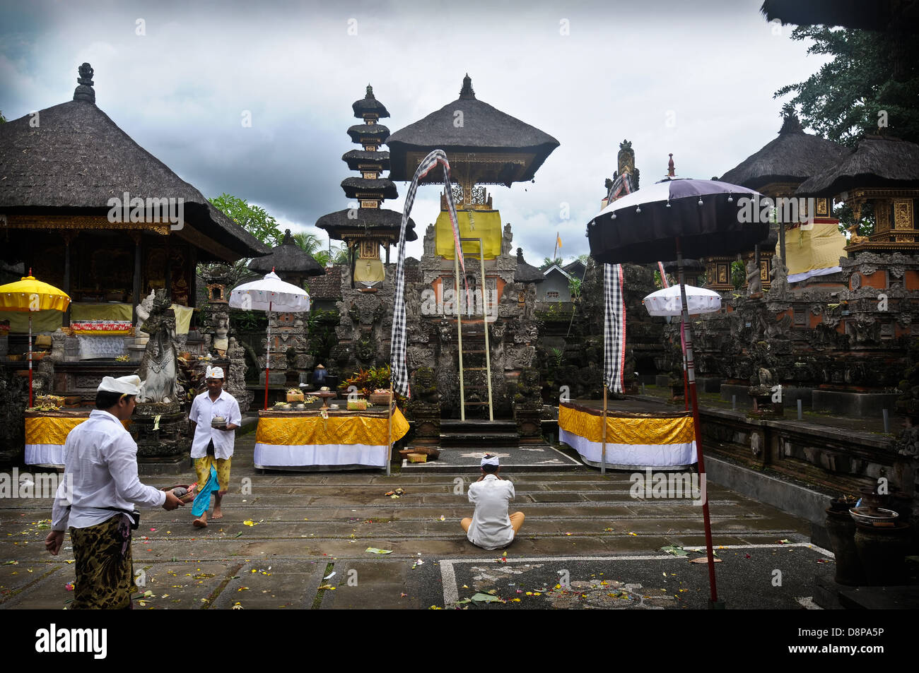 Hindu rituals on the Indonesian island of Bali Stock Photo - Alamy