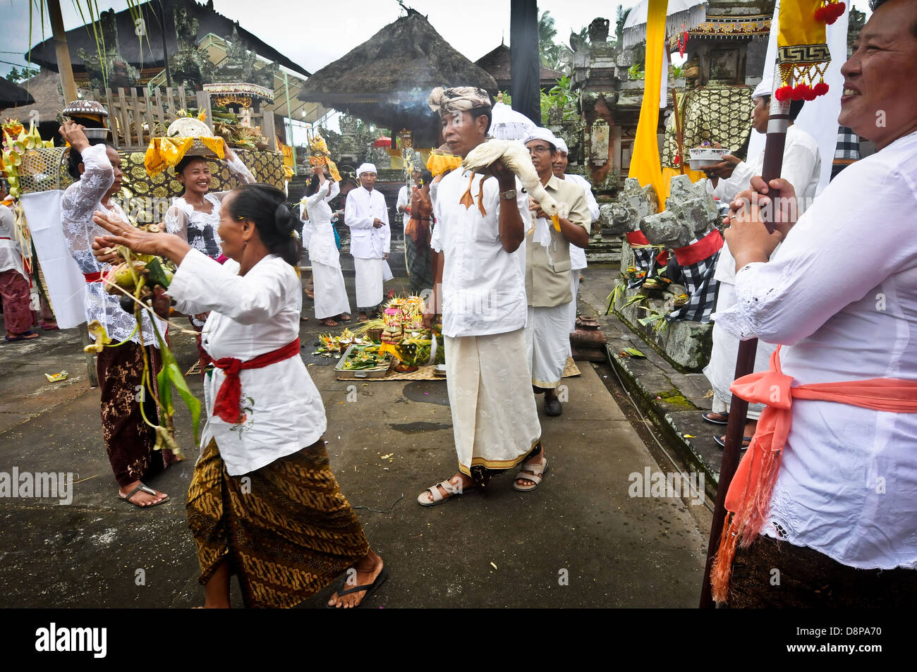 Hindu rituals on the Indonesian island of Bali Stock Photo - Alamy