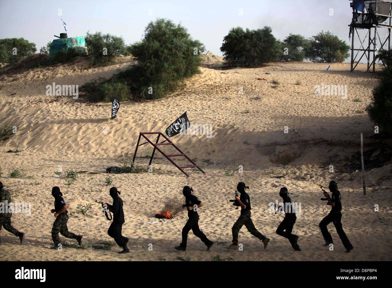 Khan Younis, Gaza Strip, Palestinian Territory. 2nd June, 2013. Members ...