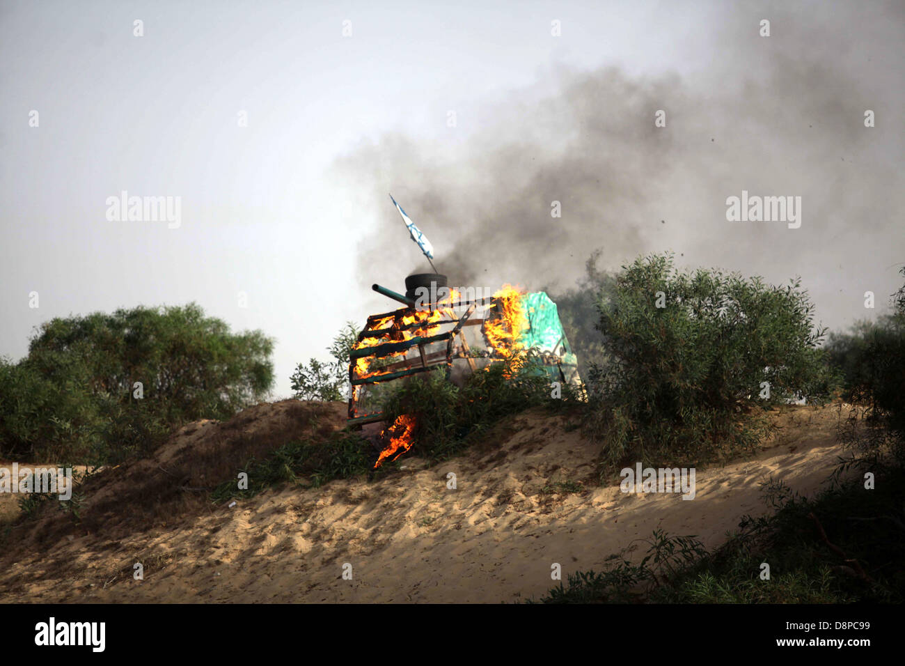 Khan Younis, Gaza Strip, Palestinian Territory. 2nd June, 2013. Members ...