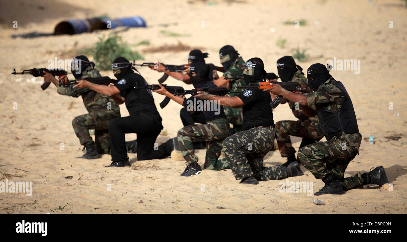 Khan Younis, Gaza Strip, Palestinian Territory. 2nd June, 2013. Members ...