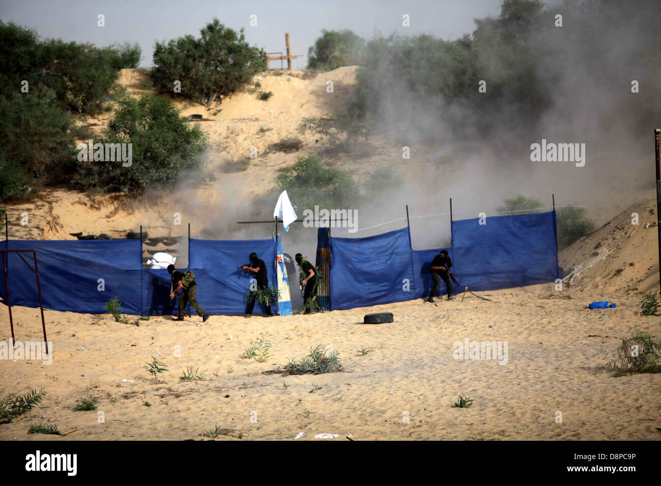 Khan Younis, Gaza Strip, Palestinian Territory. 2nd June, 2013. Members ...