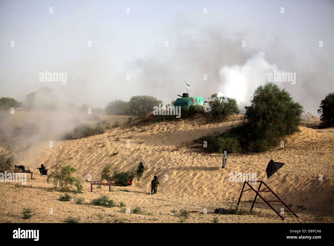 Khan Younis, Gaza Strip, Palestinian Territory. 2nd June, 2013. Members ...