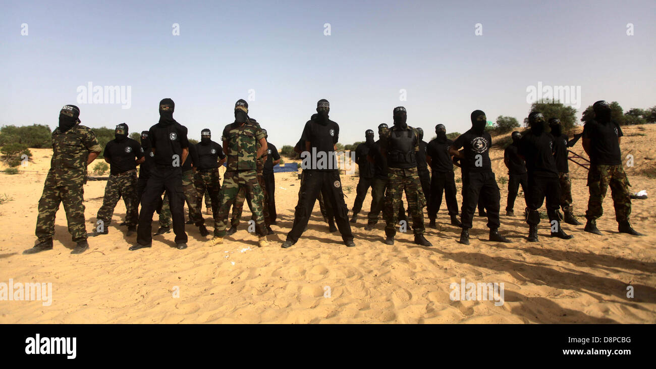 Khan Younis, Gaza Strip, Palestinian Territory. 2nd June, 2013. Members ...