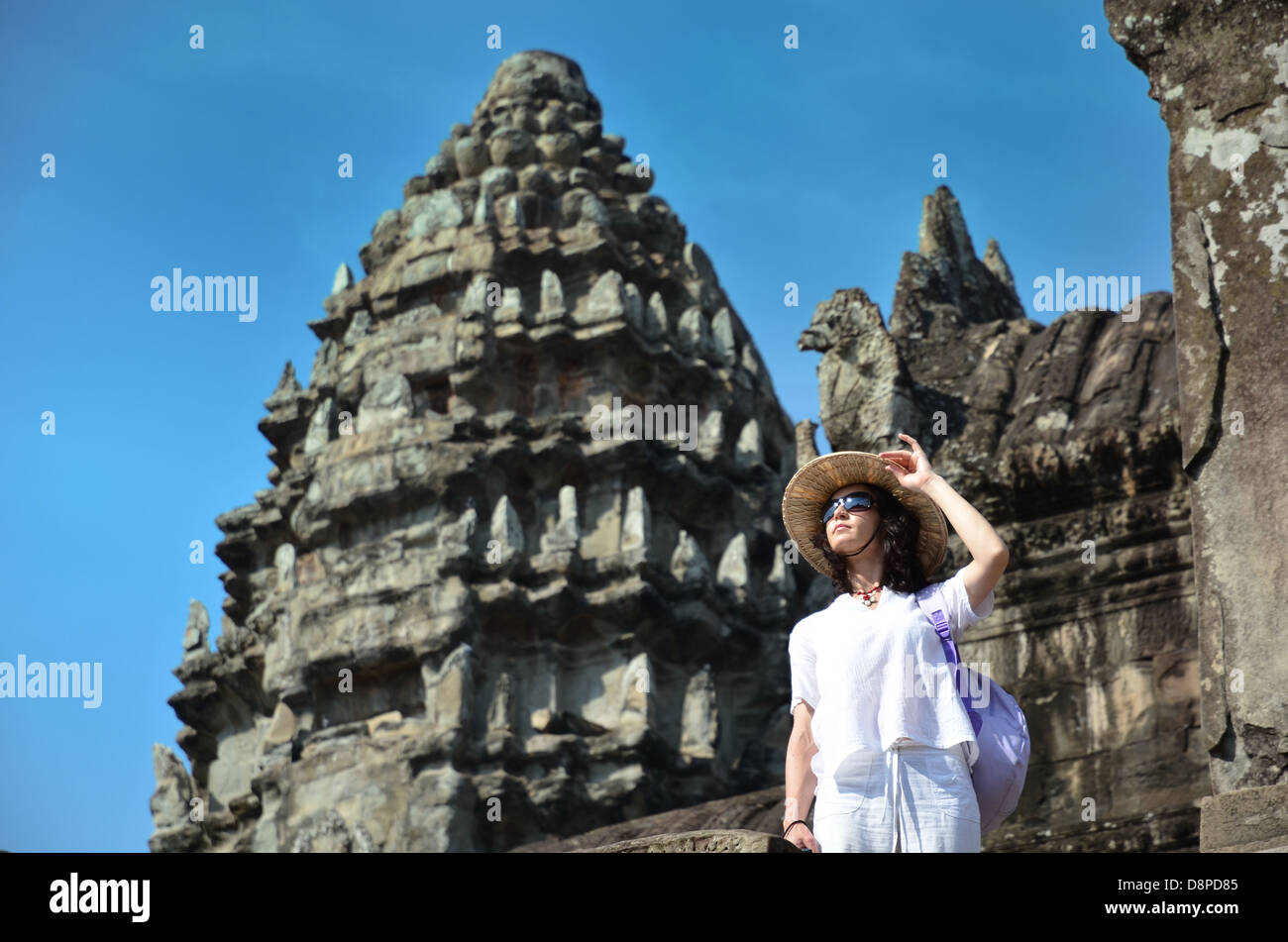 Angkor wat girl hi-res stock photography and images - Alamy