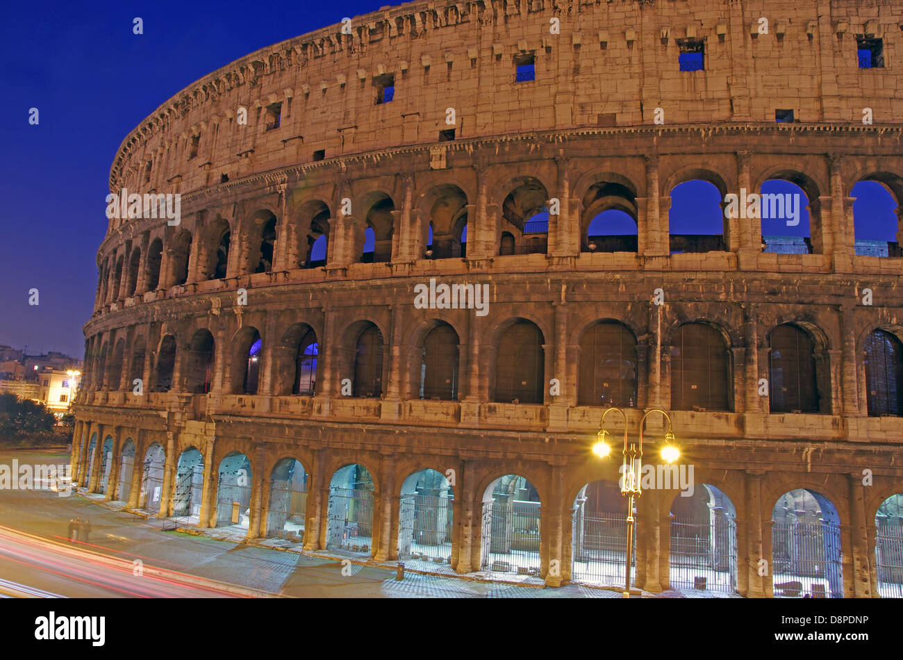 Night view at Roman Colosseum in Rome Stock Photo - Alamy